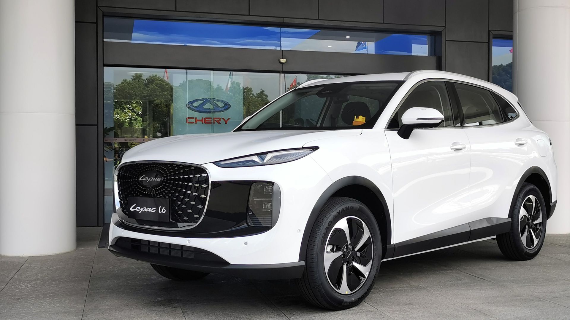Lepas L6 2026: il SUV compatto plug-in hybrid visto dal vivo