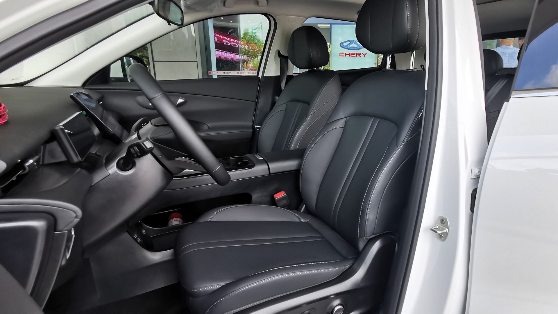 Lepas L6 2026: il SUV compatto plug-in hybrid visto dal vivo