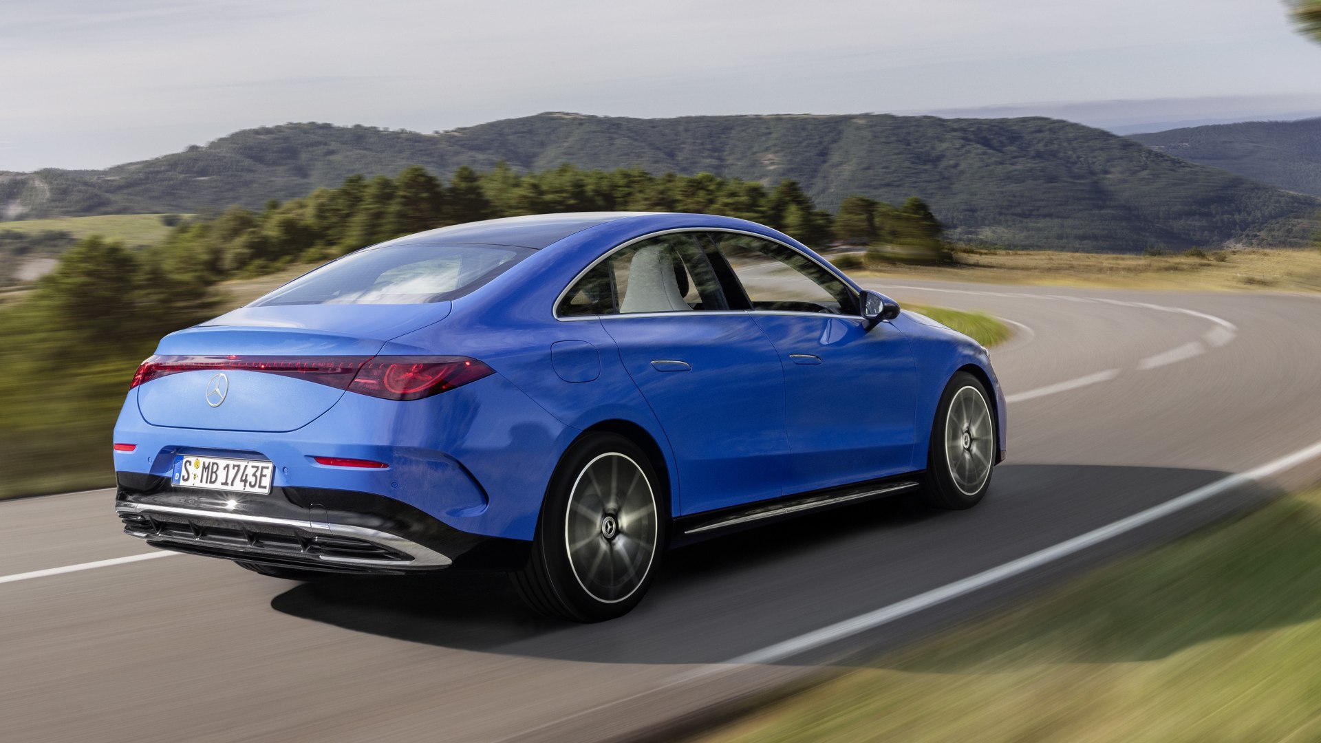 Marchi premium | Anche Mercedes frena, nel 2025 utili dimezzati