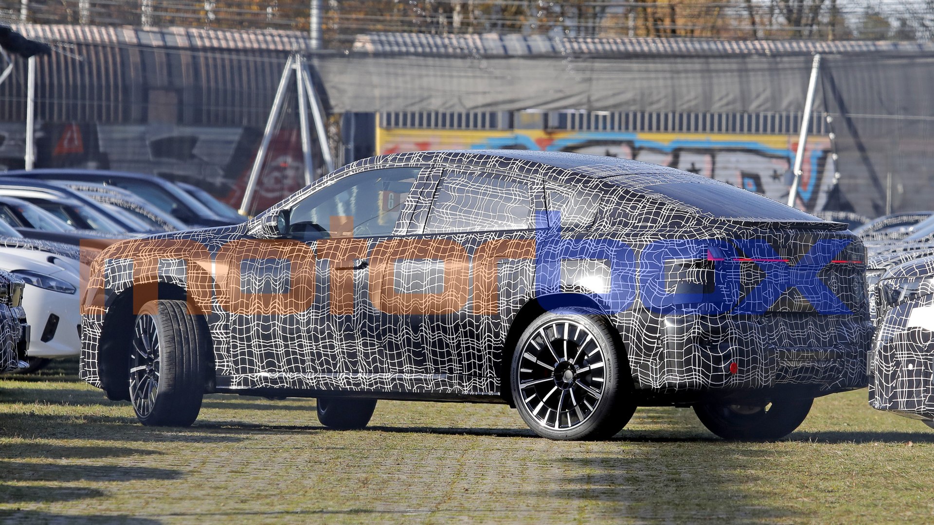 Nuova BMW iX4 2026: anticipazioni sul SUV coupé Neue Klasse