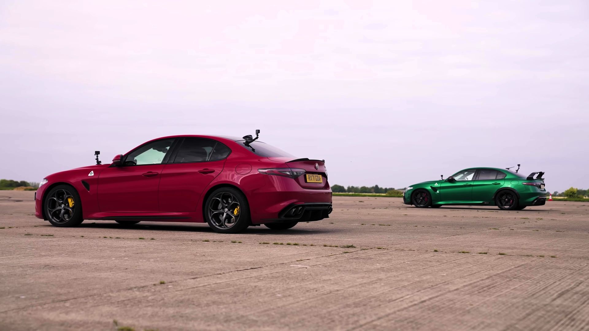 Video: Alfa Romeo Giulia Quadrifoglio vs Giulia GTA, la drag race