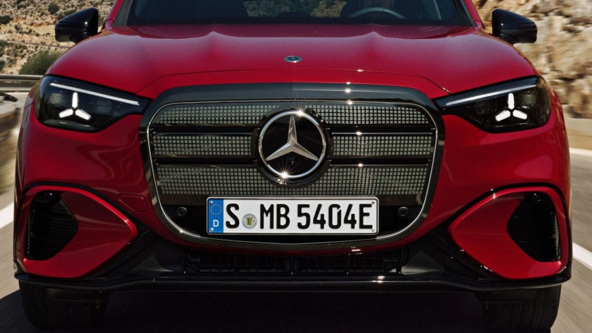 Marchi premium | Anche Mercedes frena, nel 2025 utili dimezzati