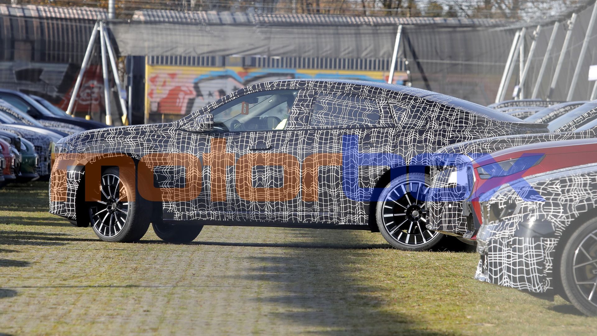 Nuova BMW iX4 2026: anticipazioni sul SUV coupé Neue Klasse