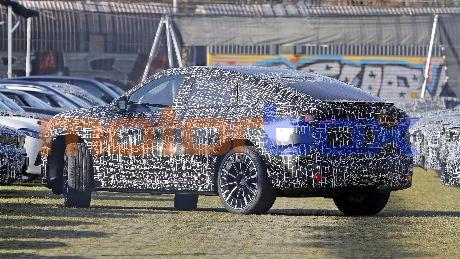 Nuova BMW iX4 2026: anticipazioni sul SUV coupé Neue Klasse