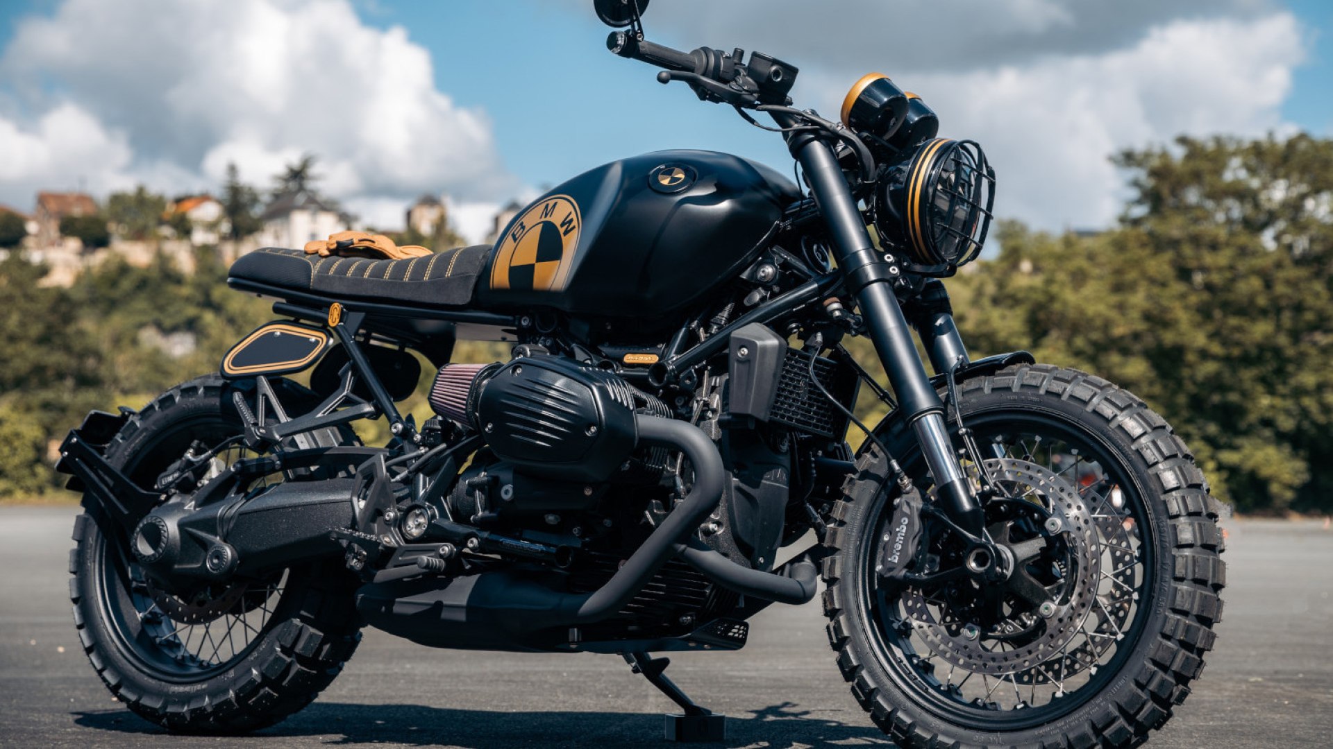 Nero e oro, questa è la nuova BMW R12 Classic Heritage di FCR Original ...