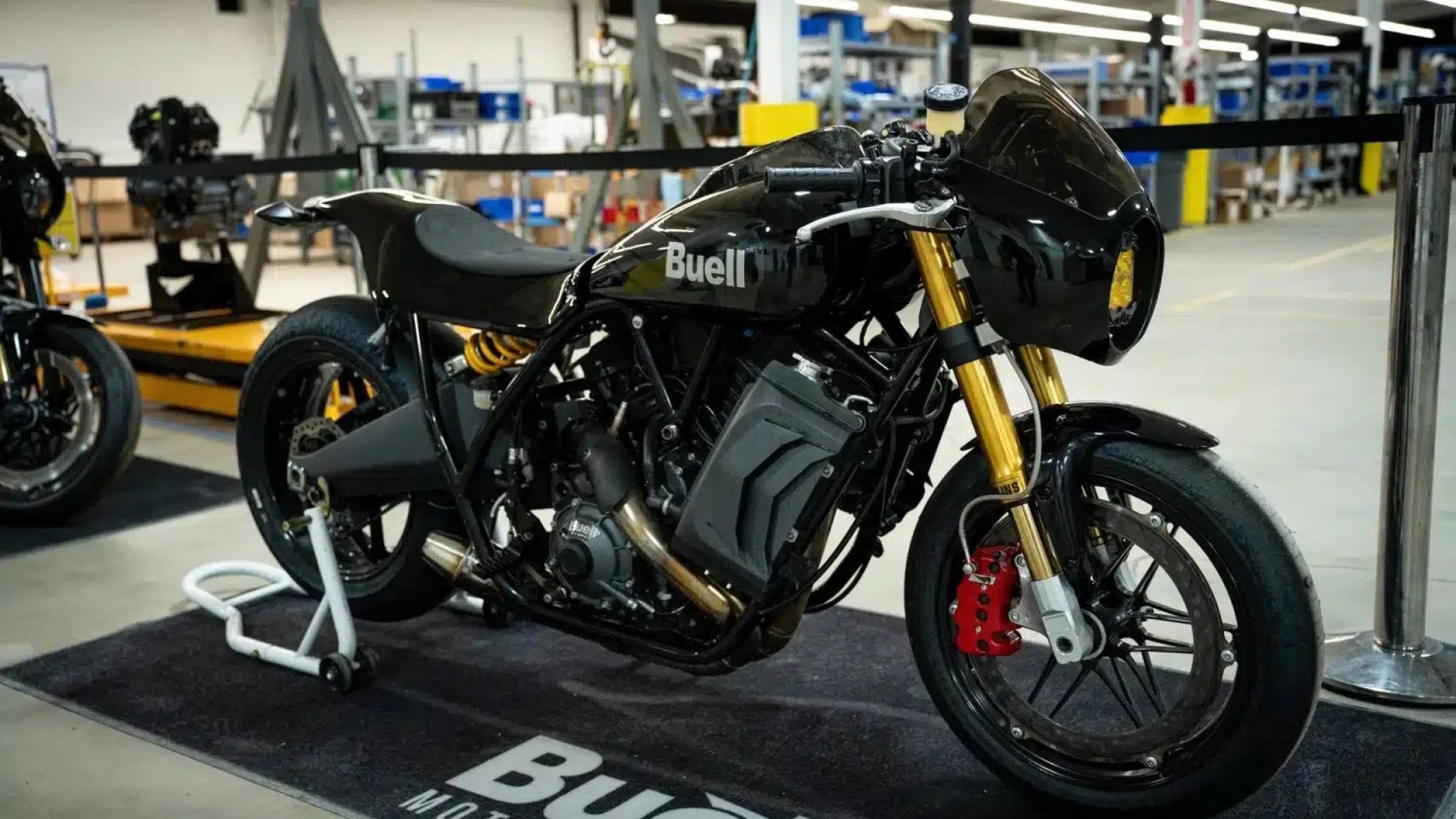 Buell Super Cruiser Café Racer: questo esemplare unico in fibra di ...