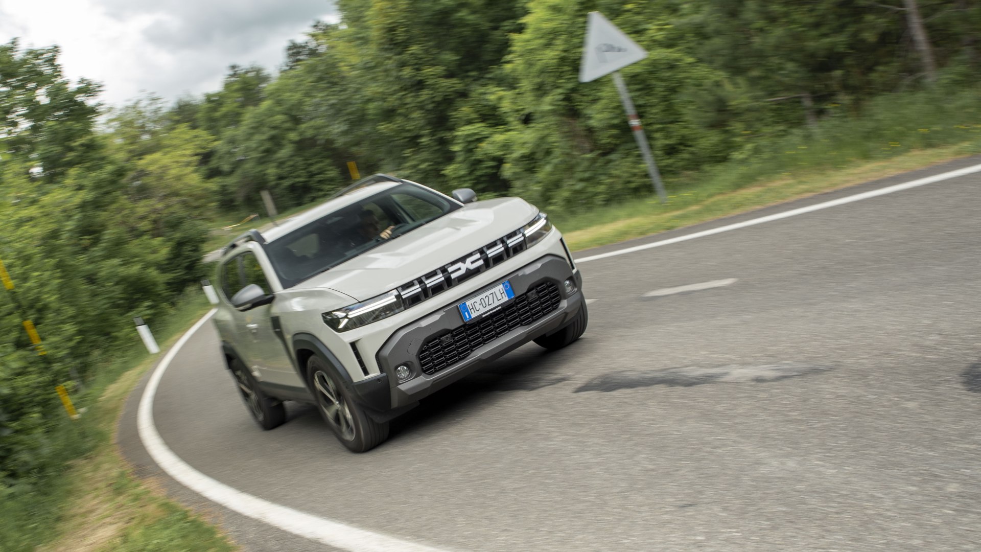 Dacia Duster Hybrid 155: prova su strada, consumi reali, prezzi 2026.
