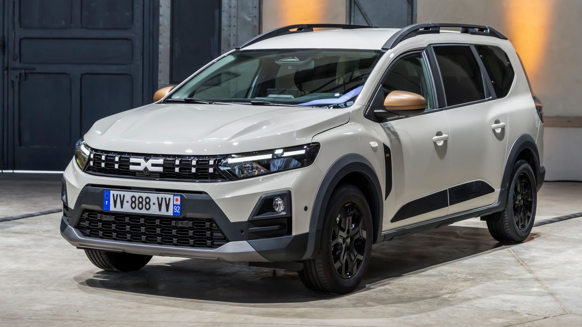 Dacia Jogger 2026: i 1.8 Hybrid 155 e 1.2 GPL 120 e altre novità