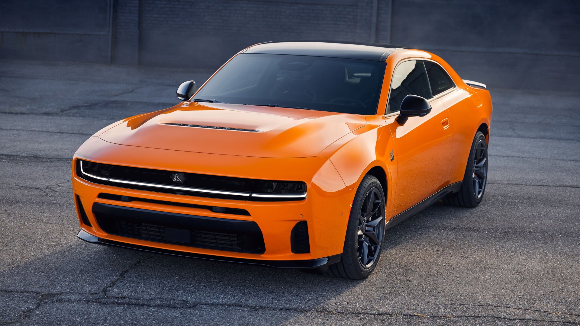 Dodge Charger, c'è una novità: la muscle car torna in Europa.