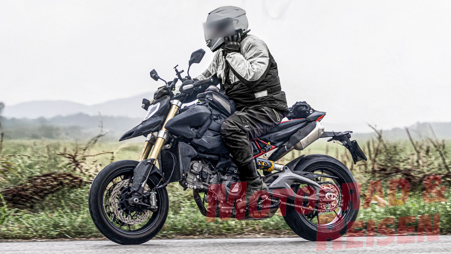Ducati Hypermotard V2 2026: motore, novità, data di arrivo