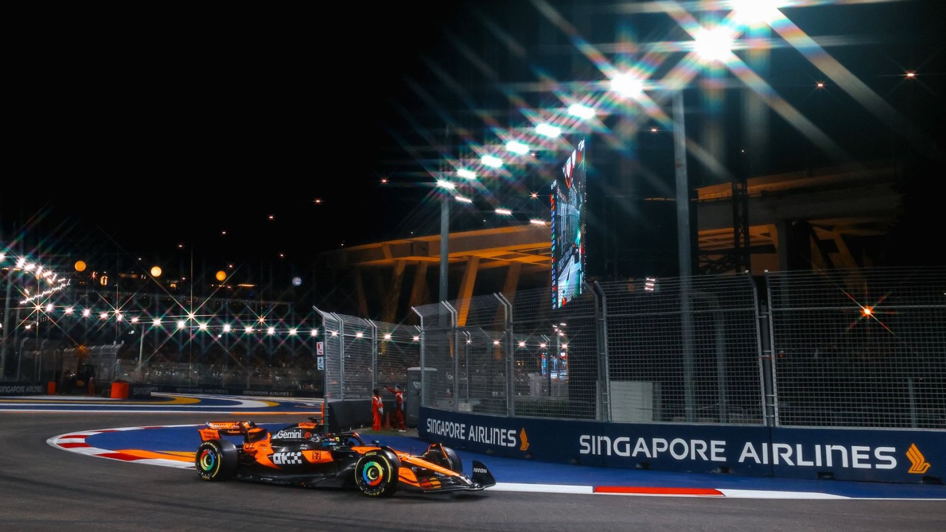 F1 GP Singapore 2025, FP2: Piastri il più veloce, Leclerc rischia