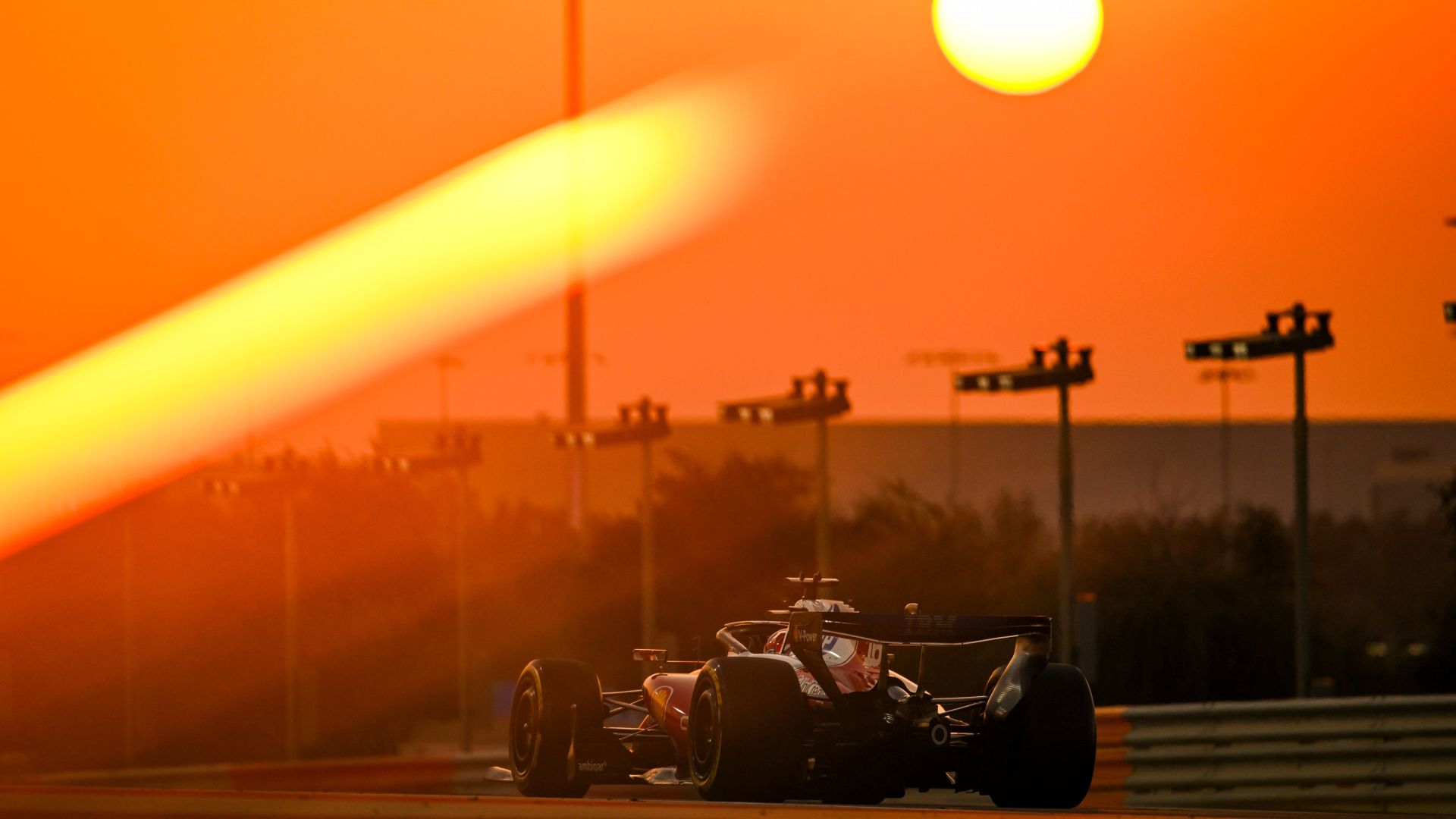 Test F1 Bahrain-2 2026, day-3: Leclerc vola, Ferrari davanti!