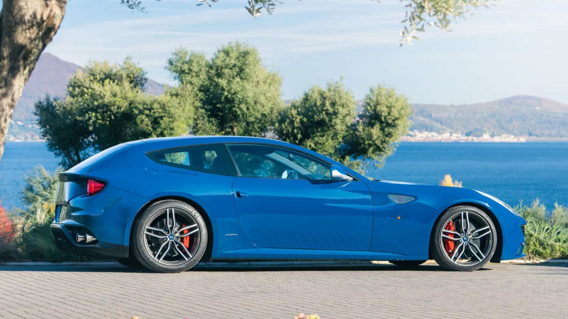 Ferrari FF di John Elkann all’asta: l’esemplare più insolito