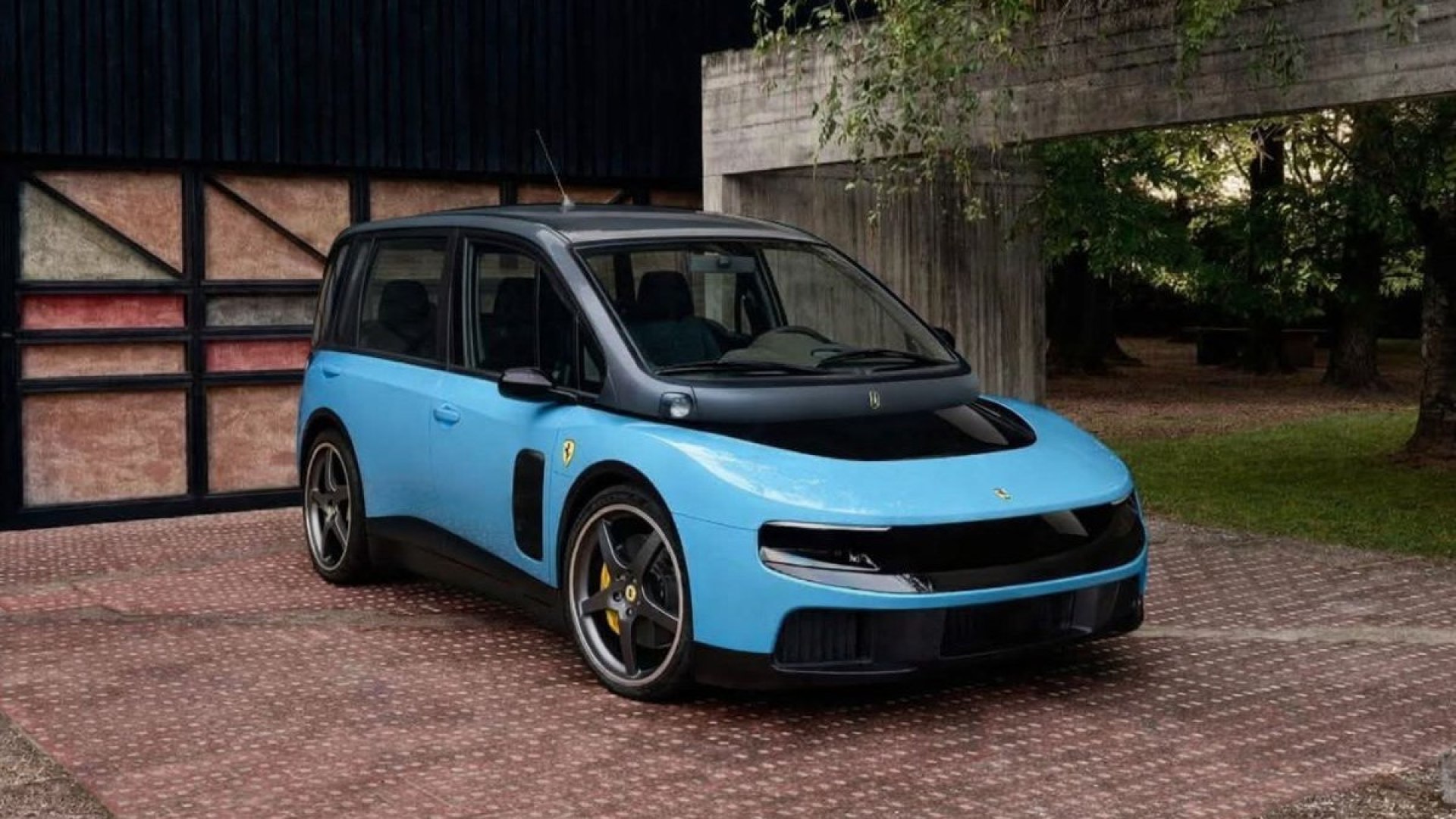 Ferrari Luce, esplode il dibattito sul web: pioggia di meme per la ...