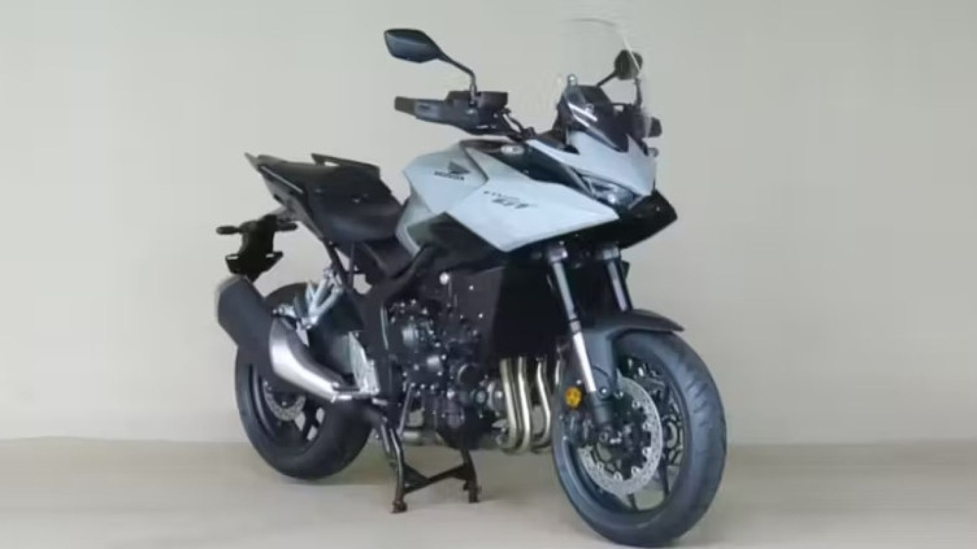 Honda CB 1000 GT 2026, la crossover sportiva. Arriverà a EICMA?