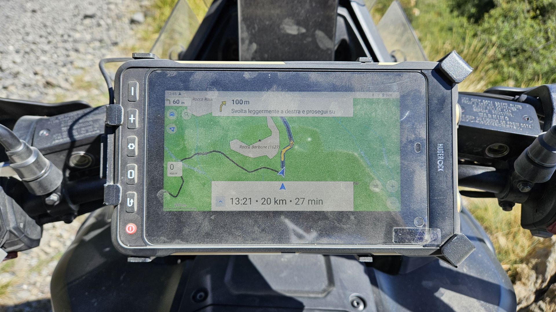 Hugerock X70, tablet GPS super robusto pronto all'avventura