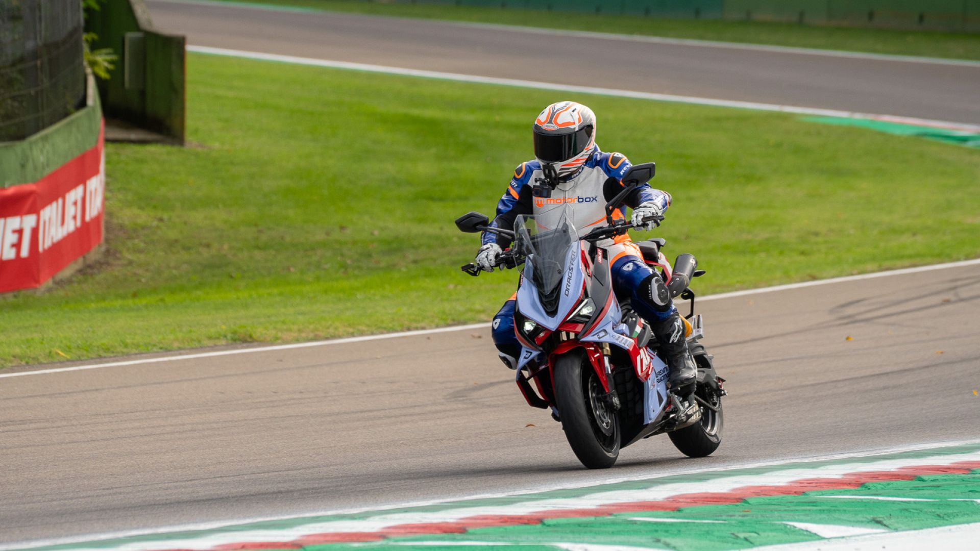 Italjet Dragster Twin 700: prova, prezzo e versioni dello scooter-moto