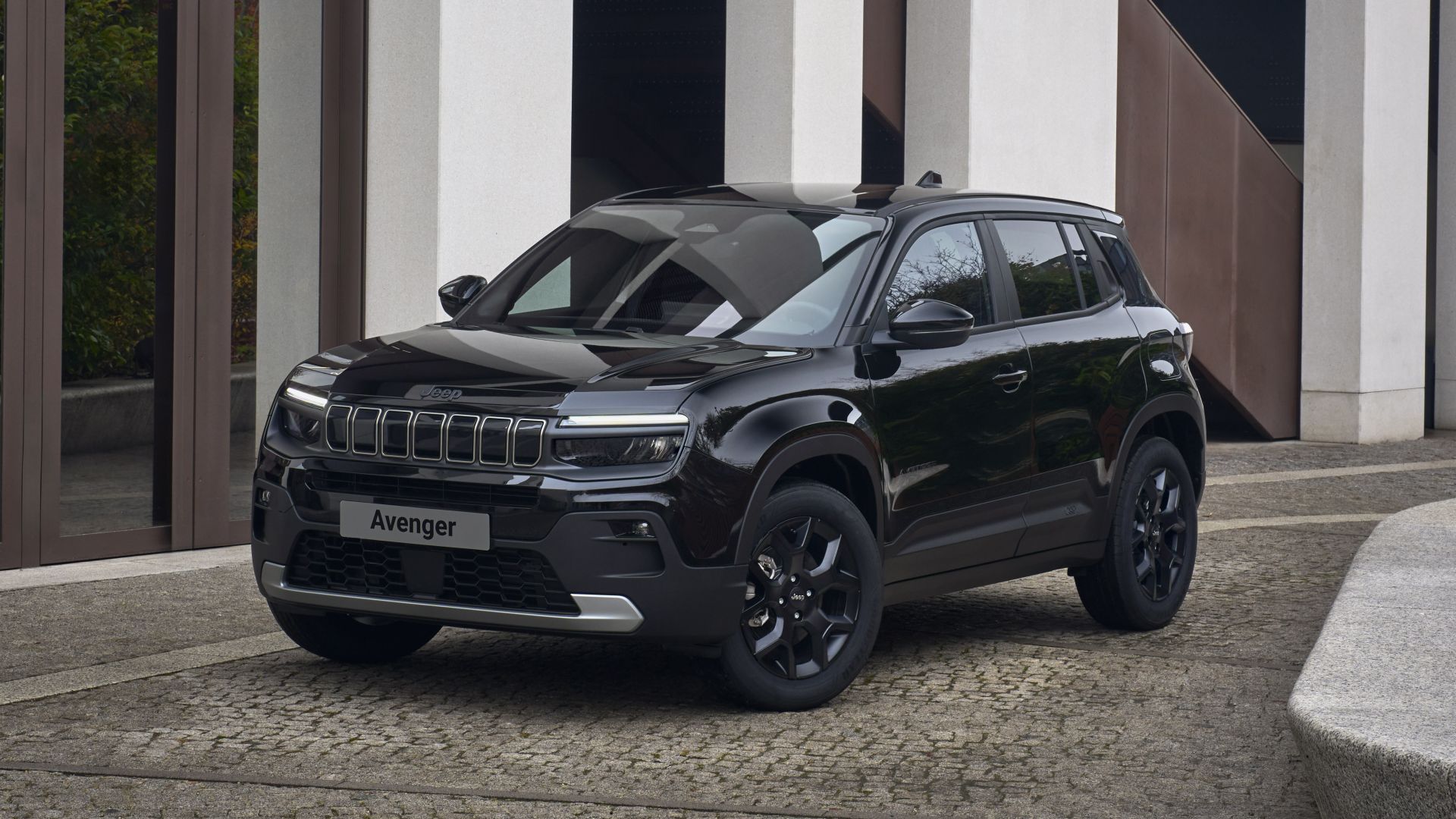 Jeep Avenger Black Edition: stile e tecnologia nel B-SUV
