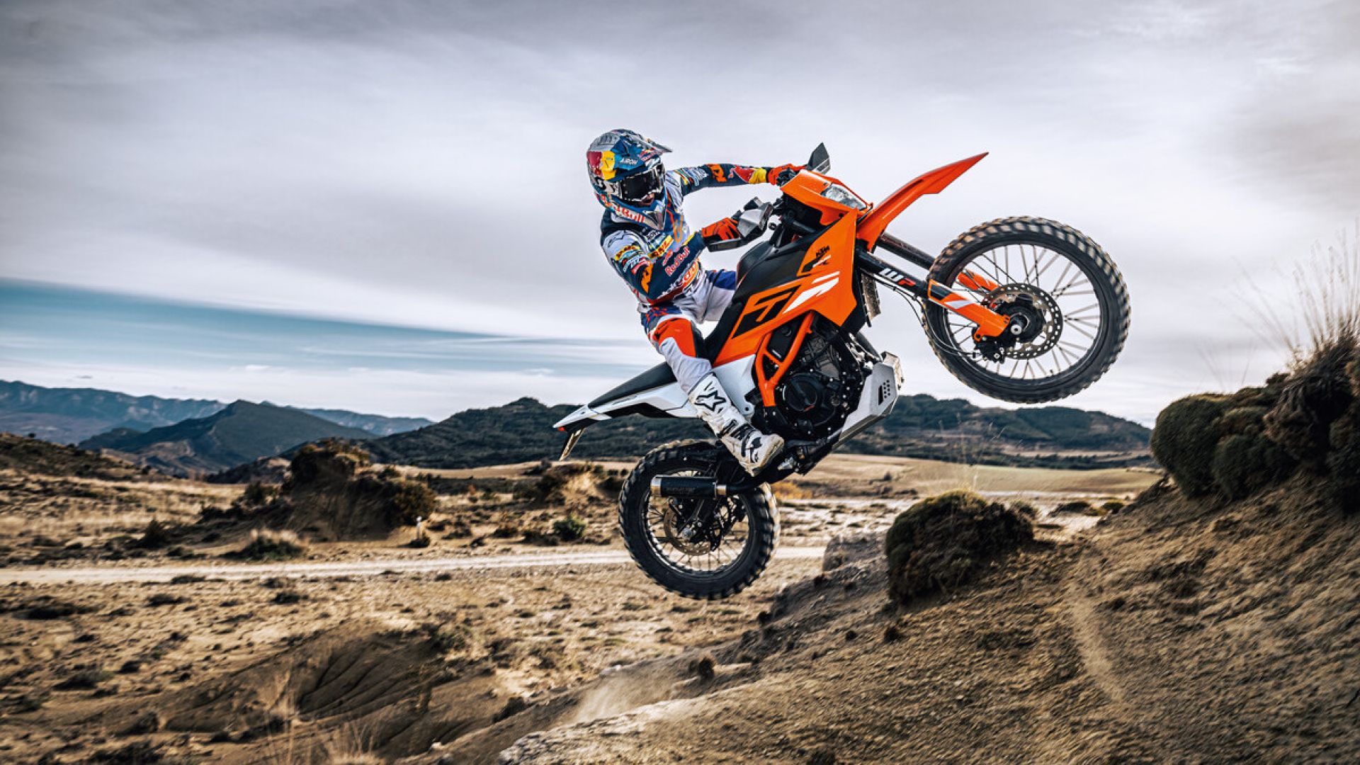 KTM 125 e 390 SMC R, Enduro R, Adventure X e R 2025: data arrivo