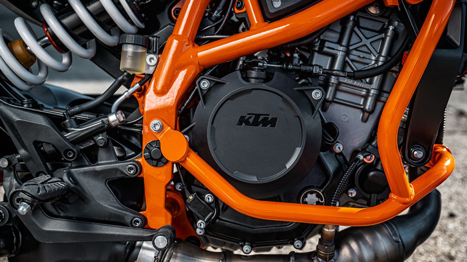 KTM richiama 390 Duke, Enduro R, SMC R, Adventure R e X