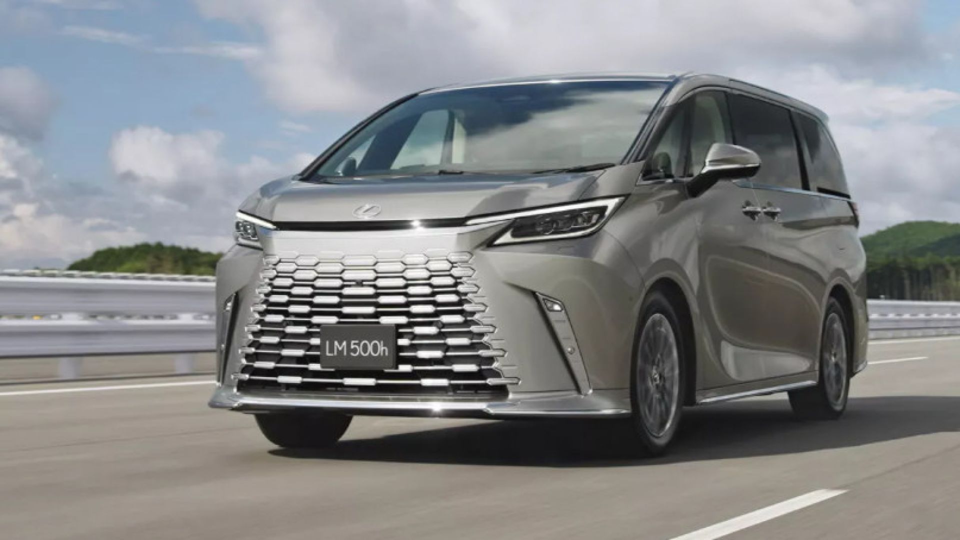 Nuovo Lexus LM 500h 2026: novità per il van di lusso ibrido