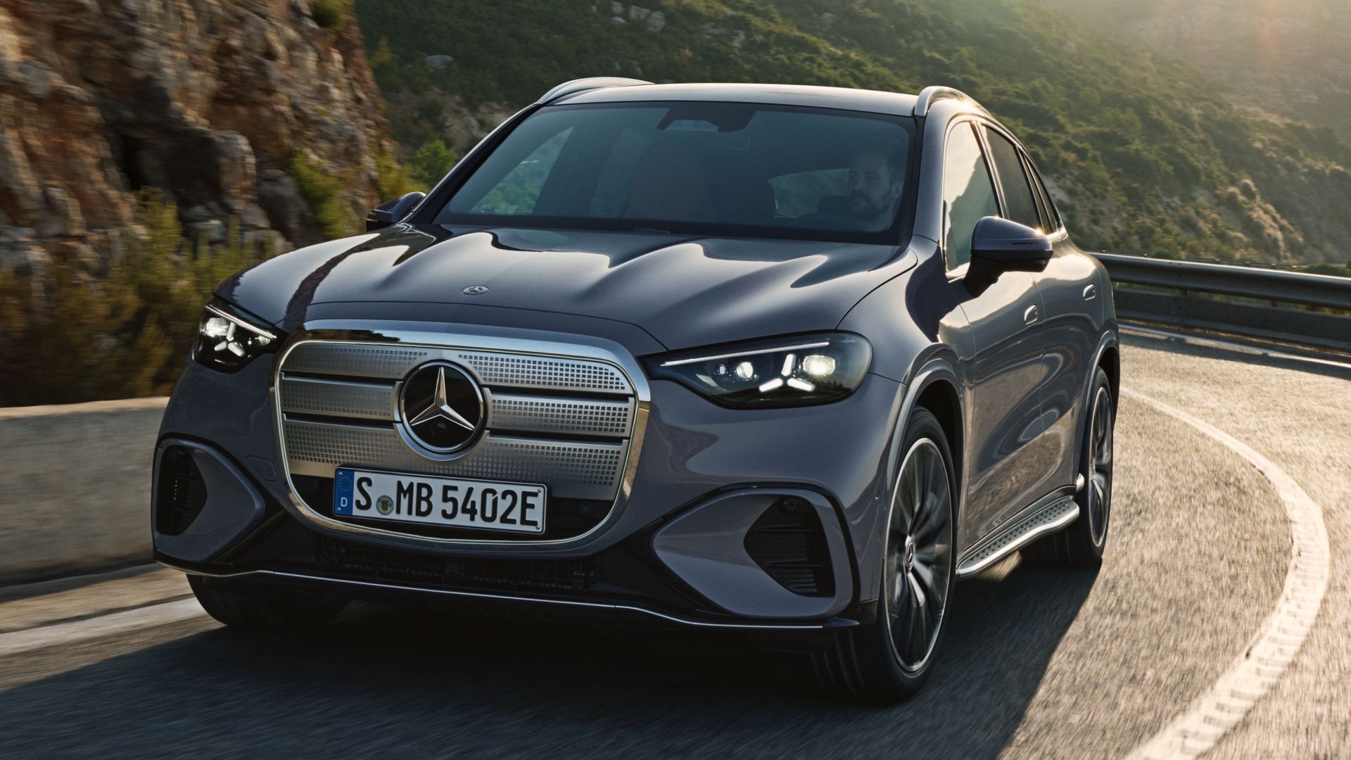 Svelata nuova Mercedes GLC 2026: il video live della presentazione