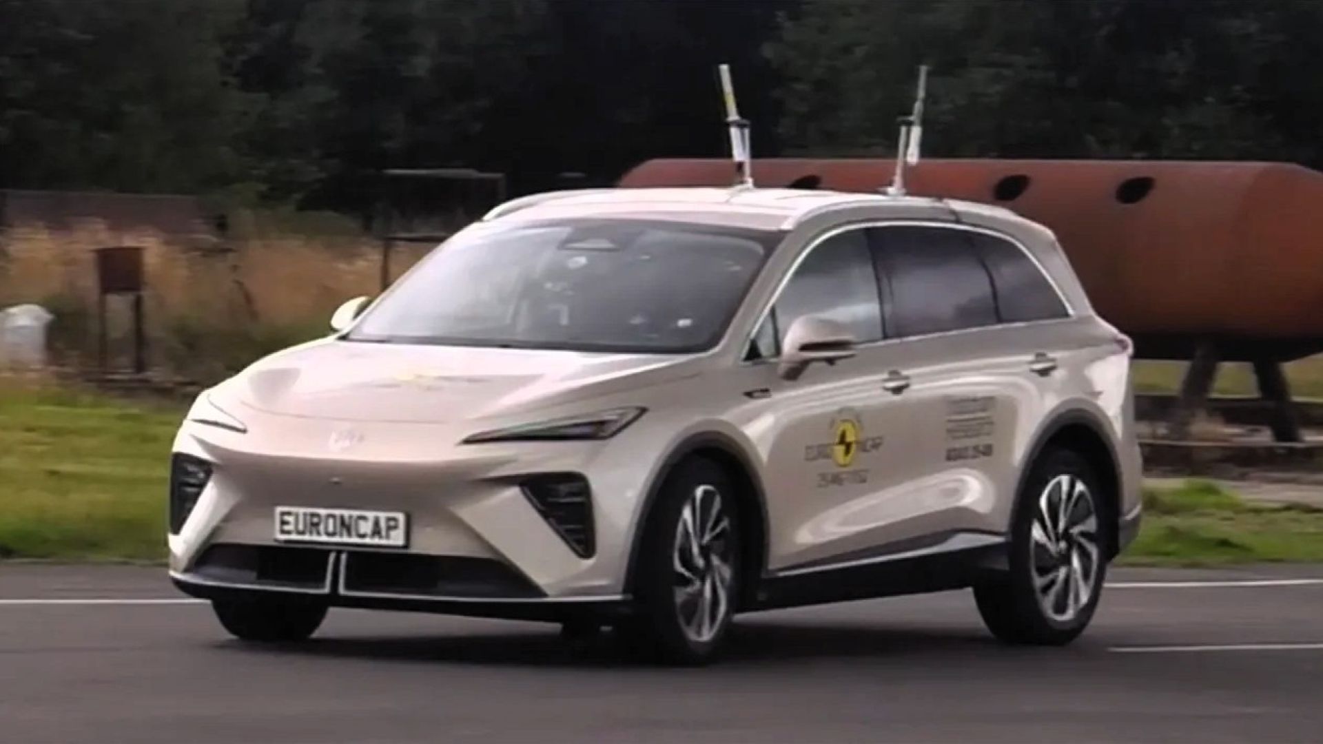 Nuova MG S6 EV svelata in anteprima dai crash test EuroNCAP