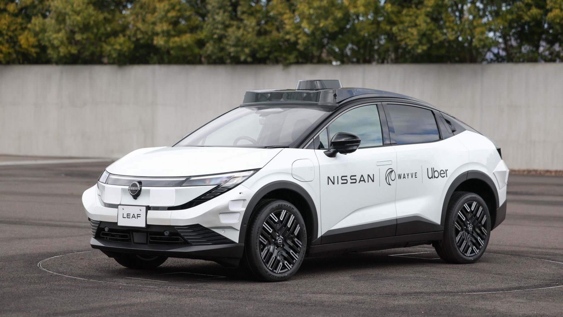 Robotaxi a Tokyo: Nissan, Wayve e Uber portano la Leaf a guida autonoma.