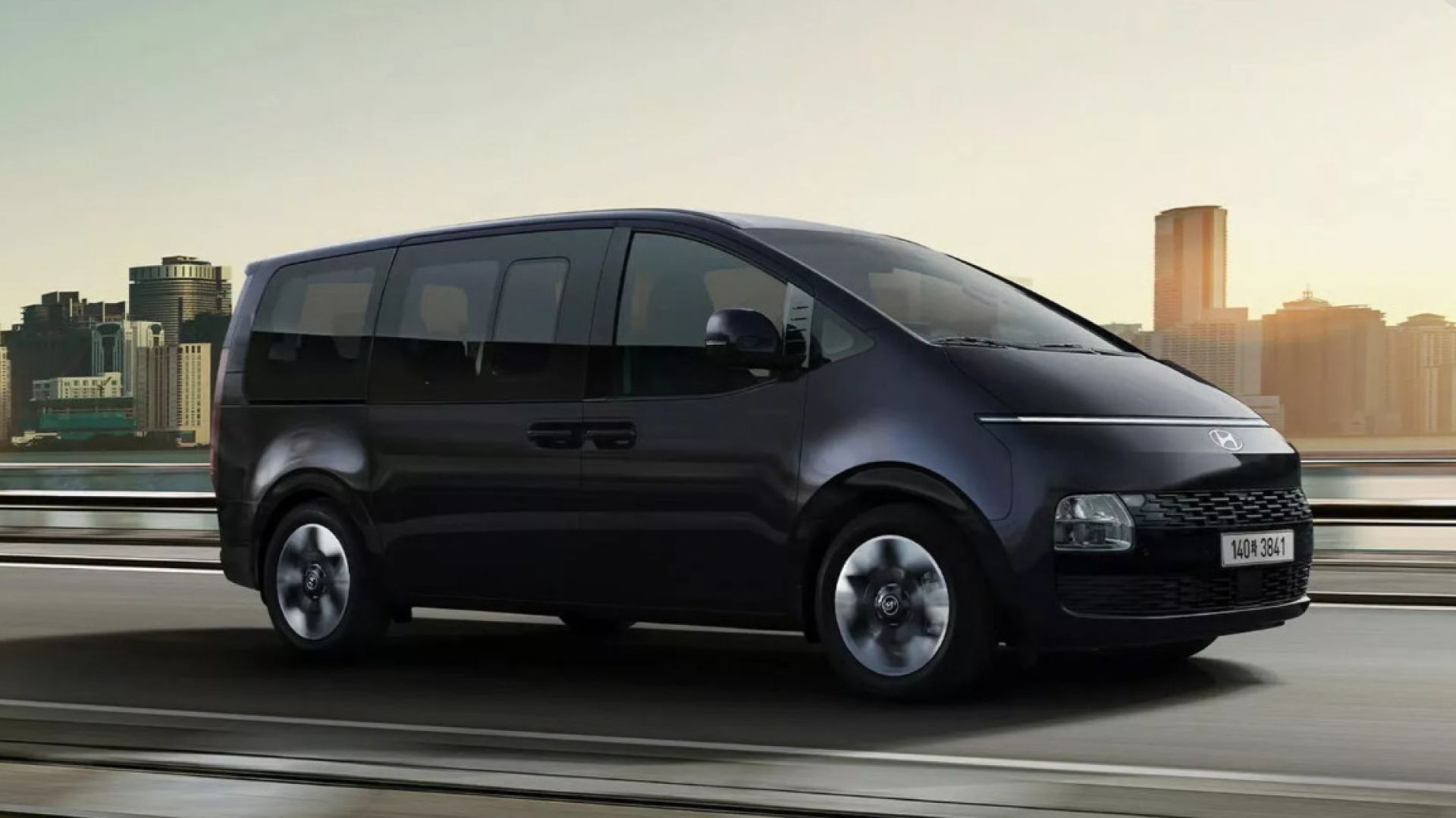 Hyundai Staria 2026: restyling, interni e motore full-hybrid