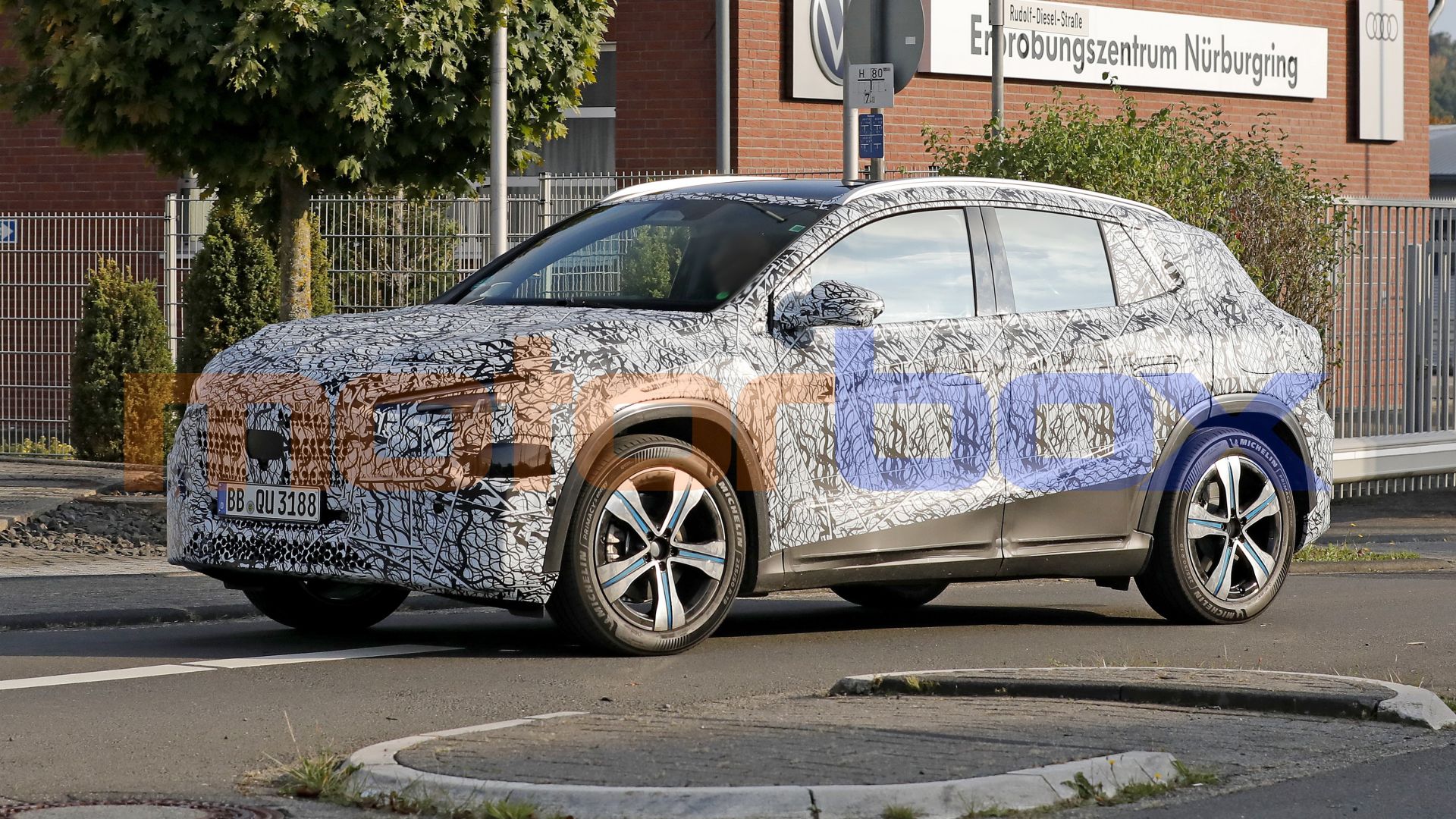 Mercedes GLA 2027: SUV con piattaforma MMA e autonomia BEV