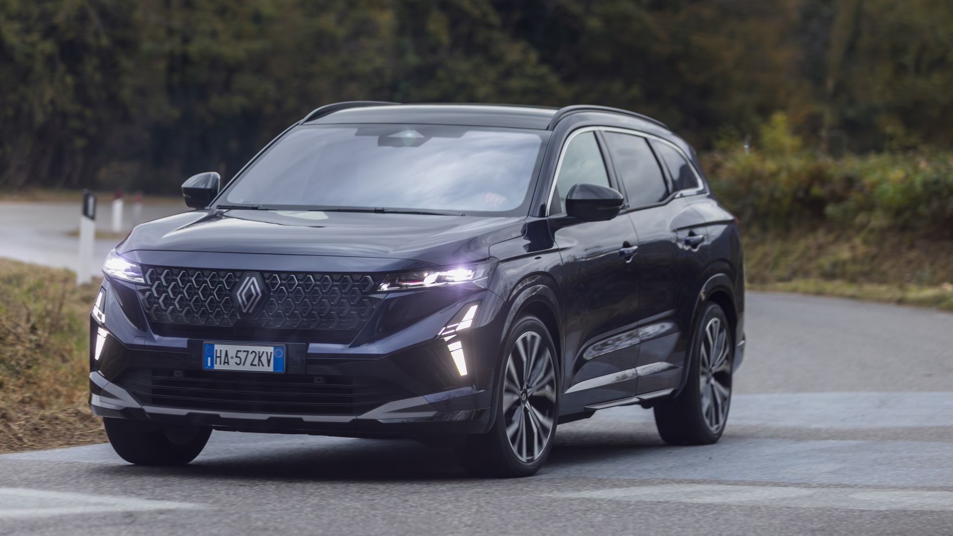 Renault Espace E-Tech: prova, recensione, consumi, prezzo del SUV