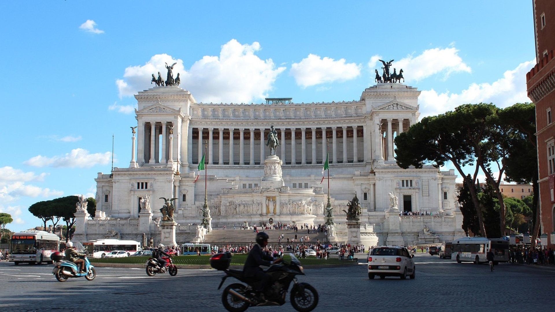 ZTL Roma, da oggi si può richiedere il pass obbligatorio per le auto ...