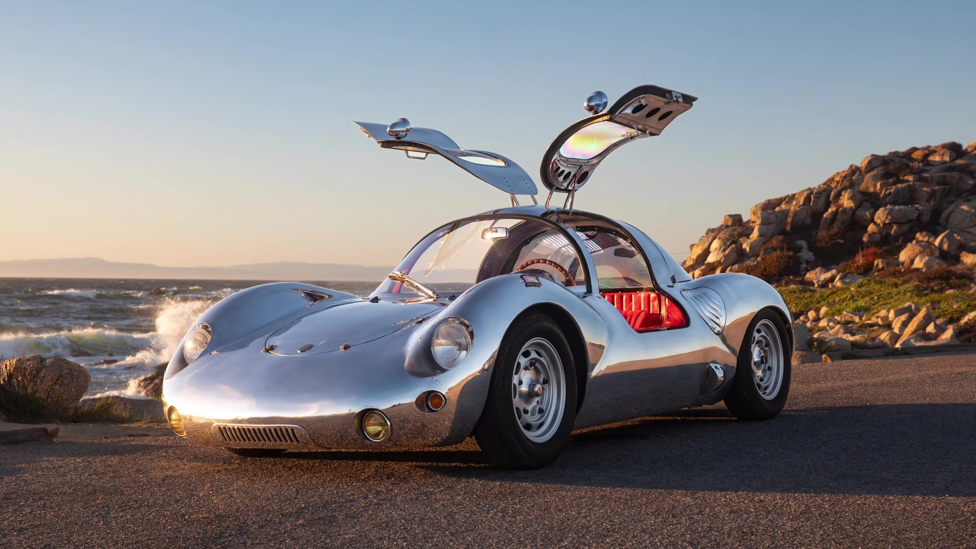 Video Runge Helios RS016: la coupé rétro d'alluminio fatta a mano