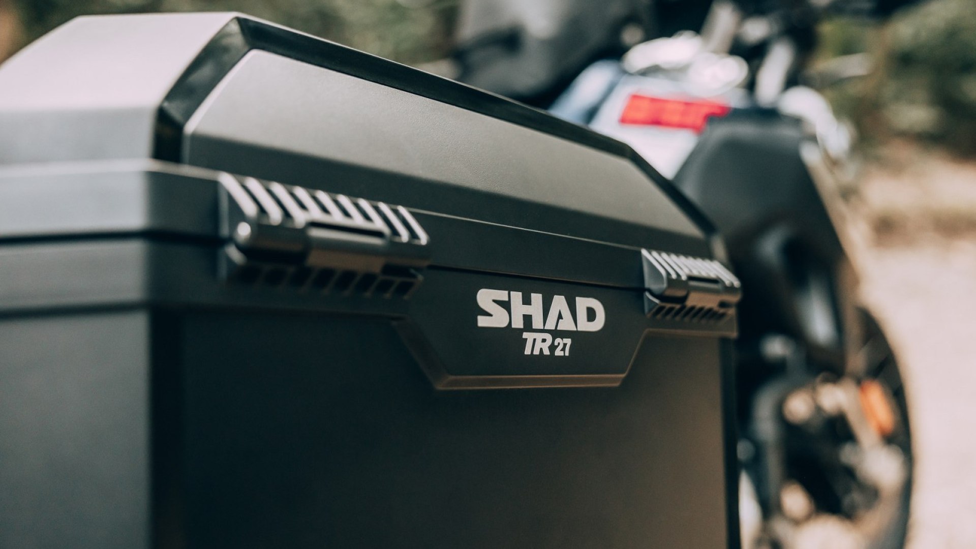 Nuova SHAD TR27: la borsa adventure pensata per i viaggi estivi.