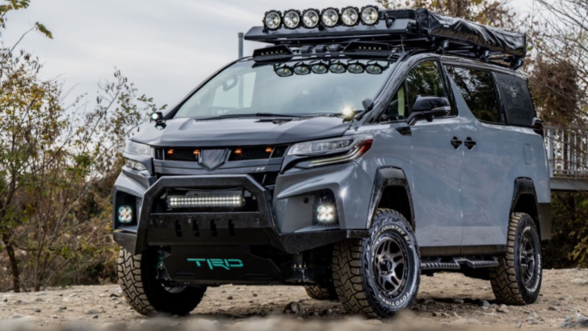 Toyota Alphard off-road: il minivan visto al Tokyo Auto Salon