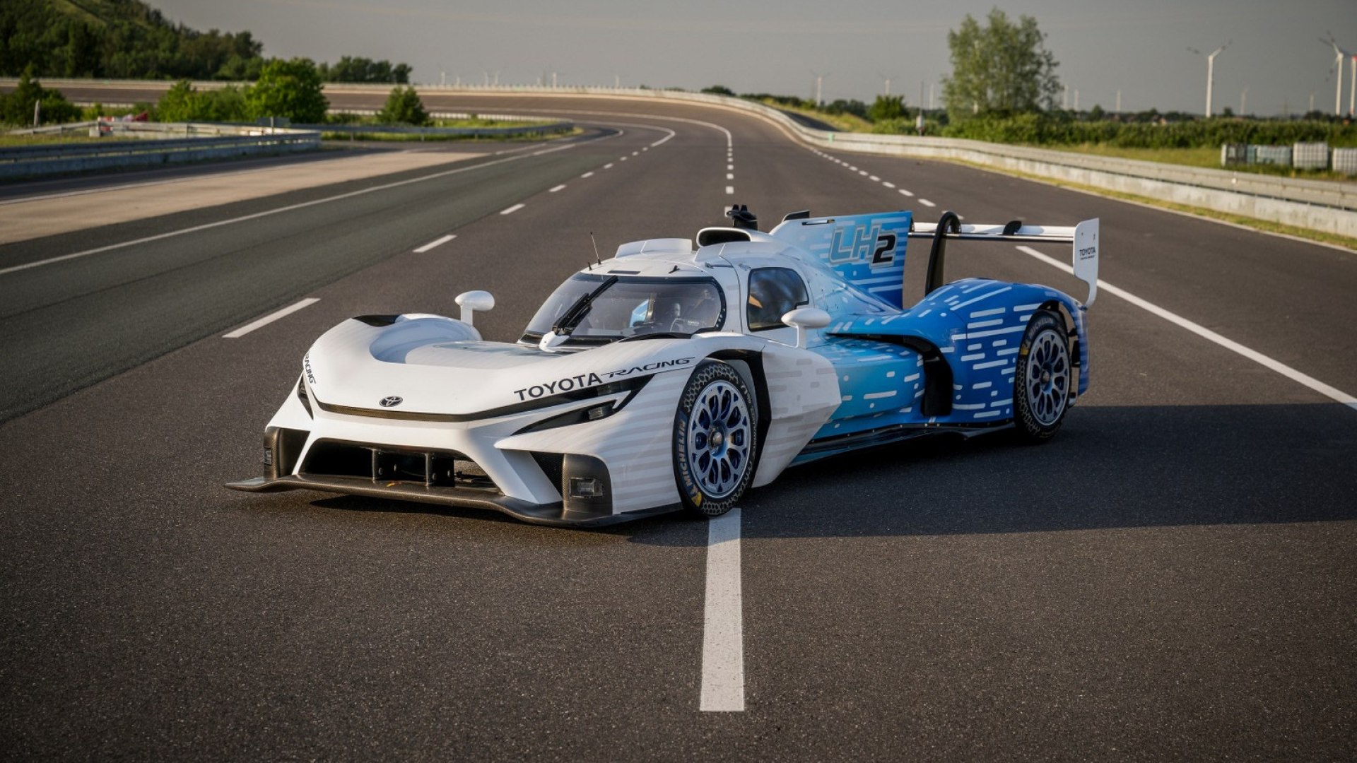 Toyota TR LH2 Racing sbarca a Le Mans: niente benzina, funziona a idrogeno.