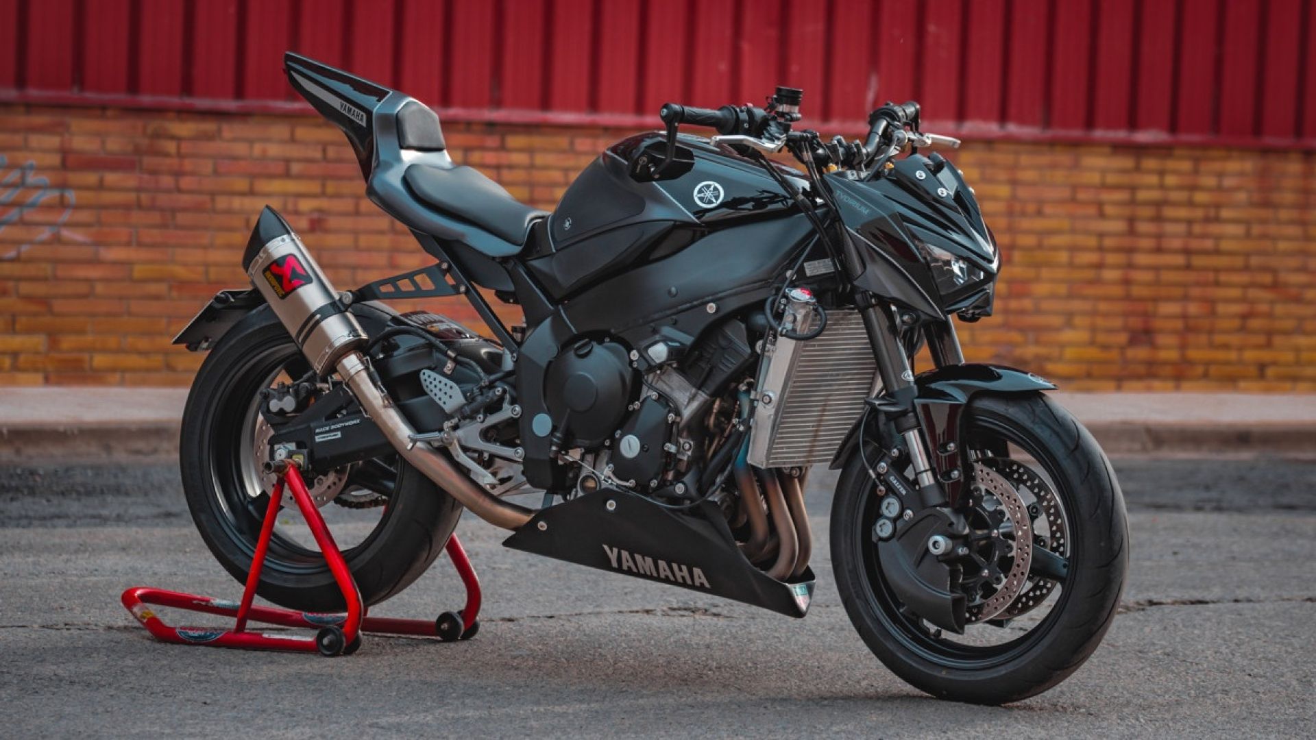La Yamaha R1 Tydirium che sembra una Kawasaki Z900