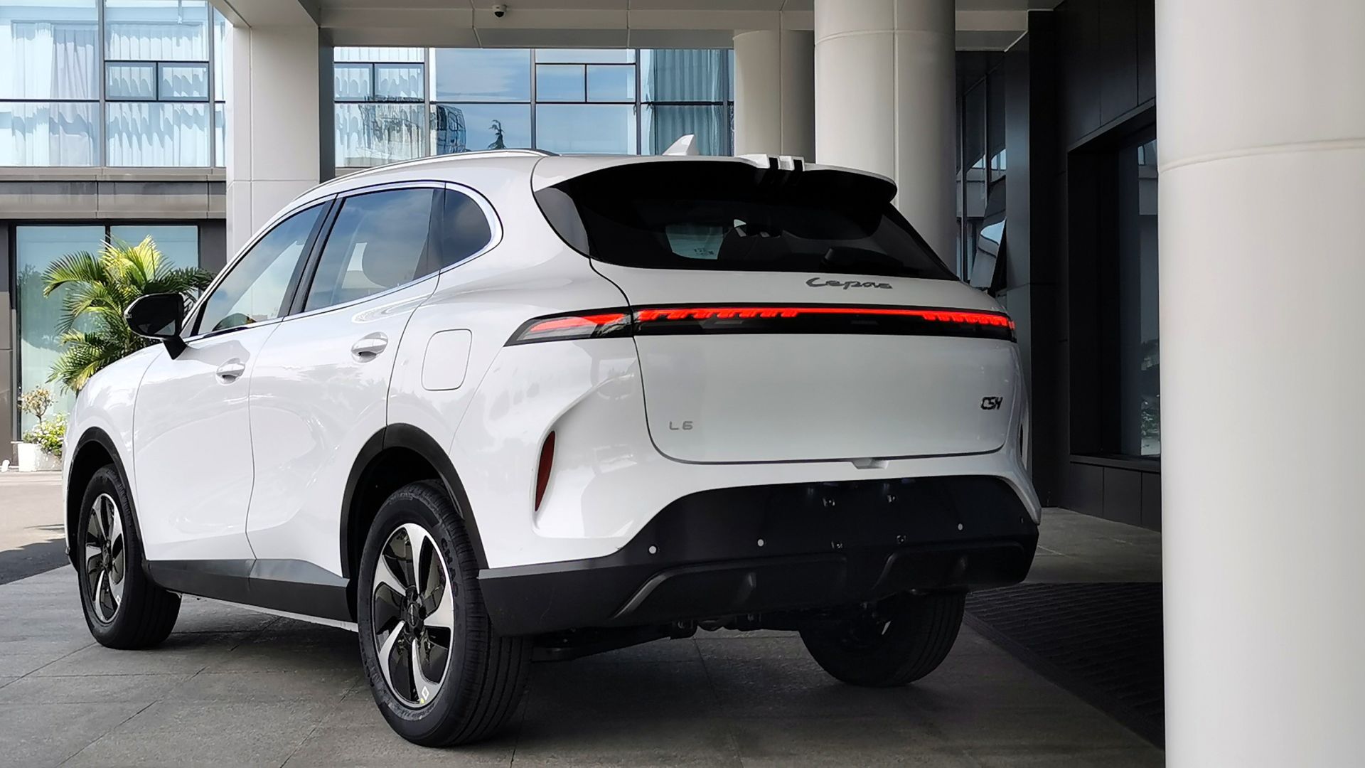 Lepas L6 2026: il SUV compatto plug-in hybrid visto dal vivo