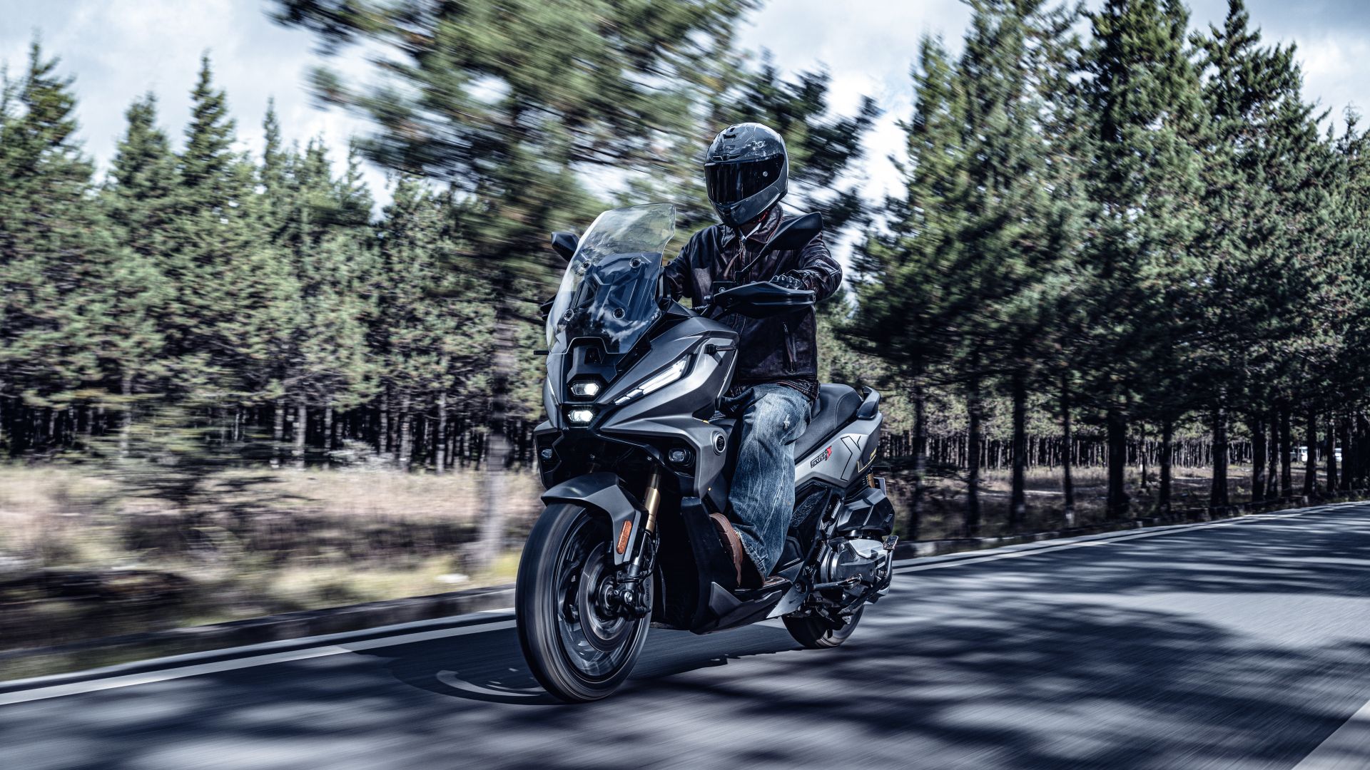 Voge SR450X 2026: motore, potenza, sella, cerchi, video
