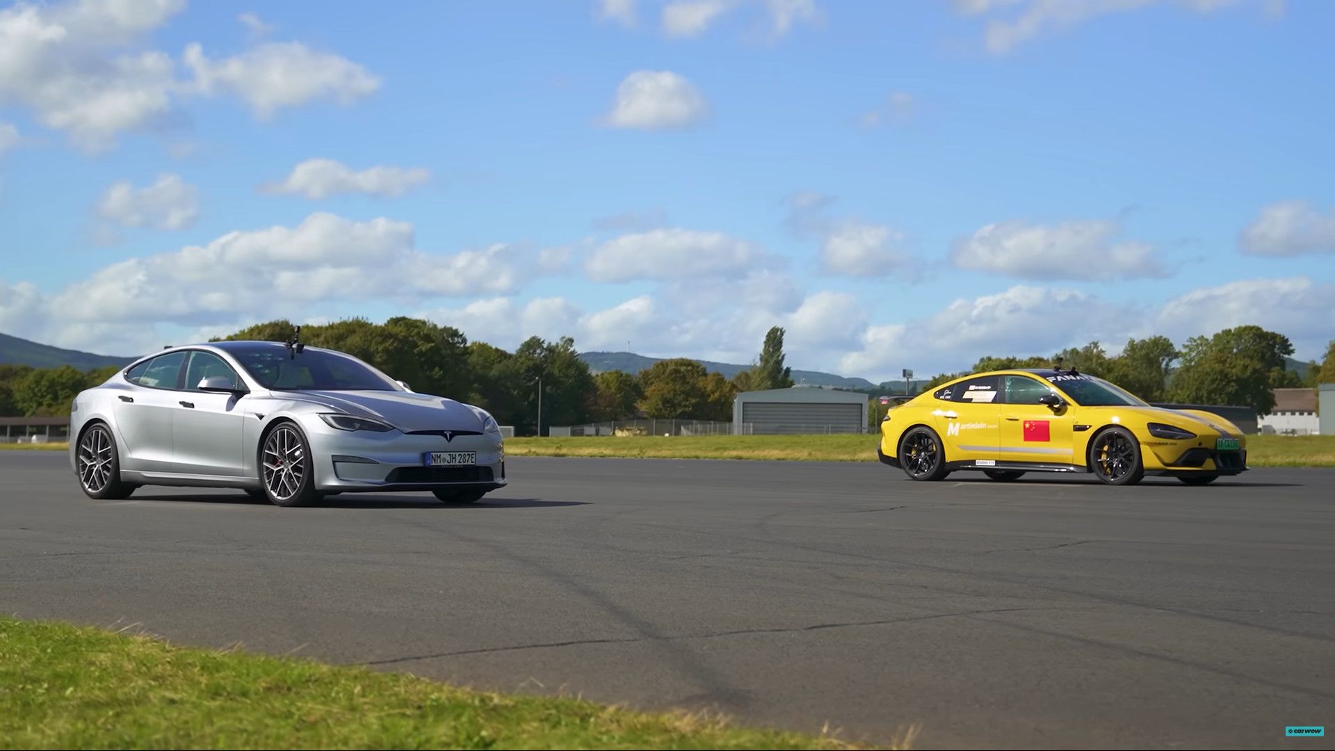 Video drag race: Xiaomi SU7 Ultra sfida Tesla Model S Plaid